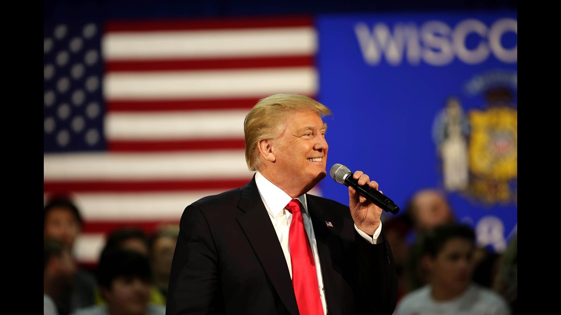 Trump rallies crowd of 15,000 on Long Island | wfaa.com