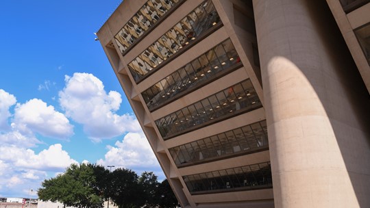 Dallas Inspector General isn't an attorney, in violation of city ...