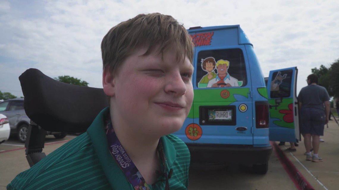 Texas teen surprised with his own Scooby-Doo Mystery Machine for his ...