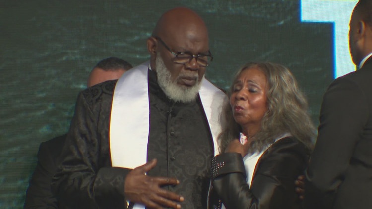 Bishop T.D. Jakes is well after leaving Potter's House service, church ...
