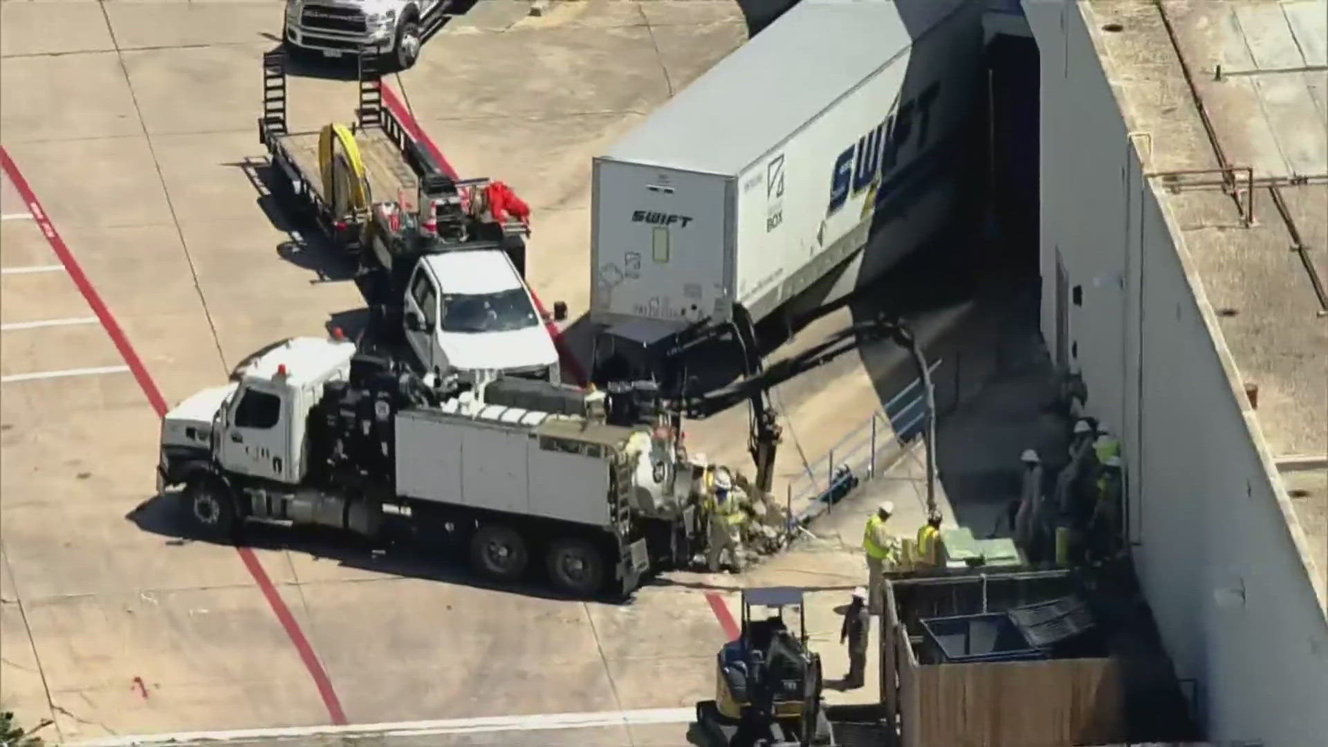 Gas leak leads to evacuations on I-35E in Lewisville | wfaa.com