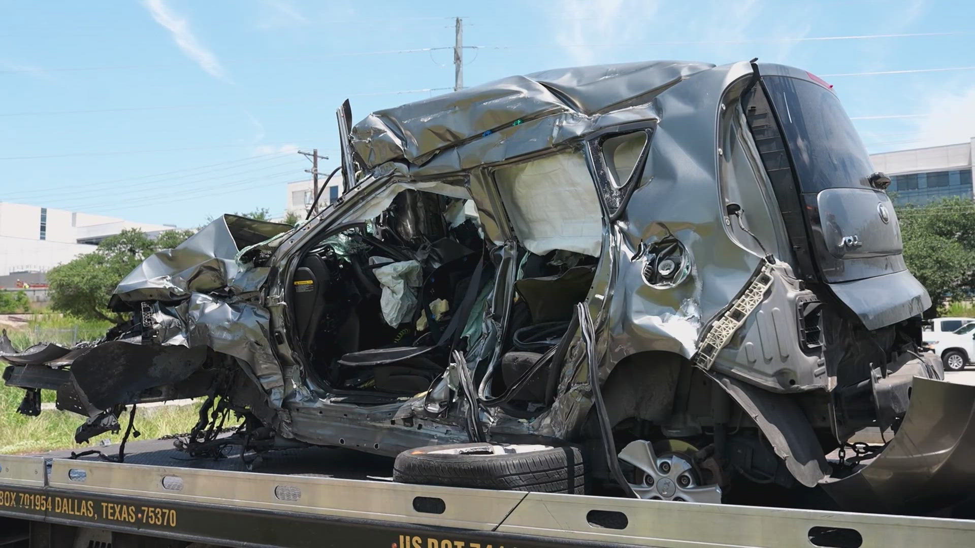 Dallas, Texas train crash: 2 killed in car near Market Center ...