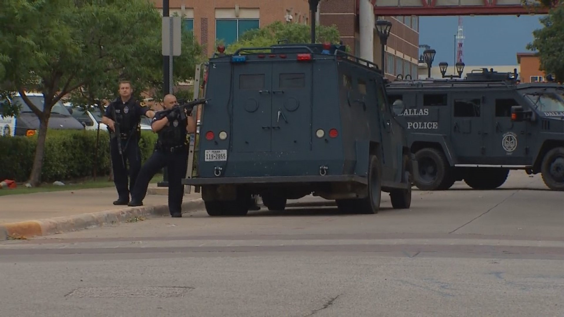 Photos: SWAT responds to threat at DPD headquarters | wfaa.com