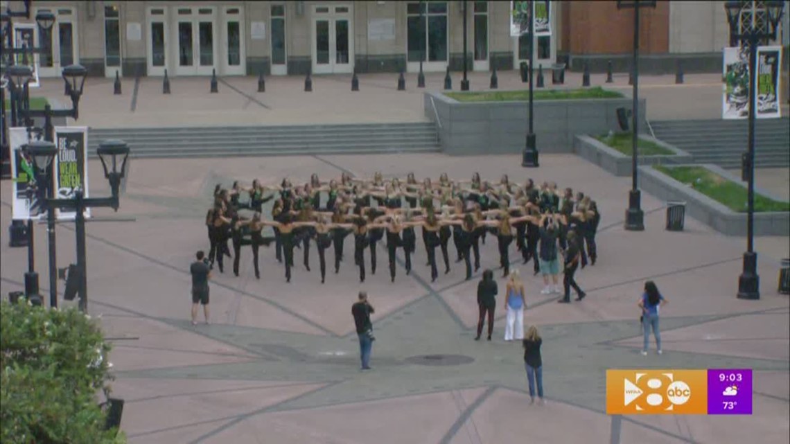 Be amazed with the Emerald Belles' high kick performance | wfaa.com