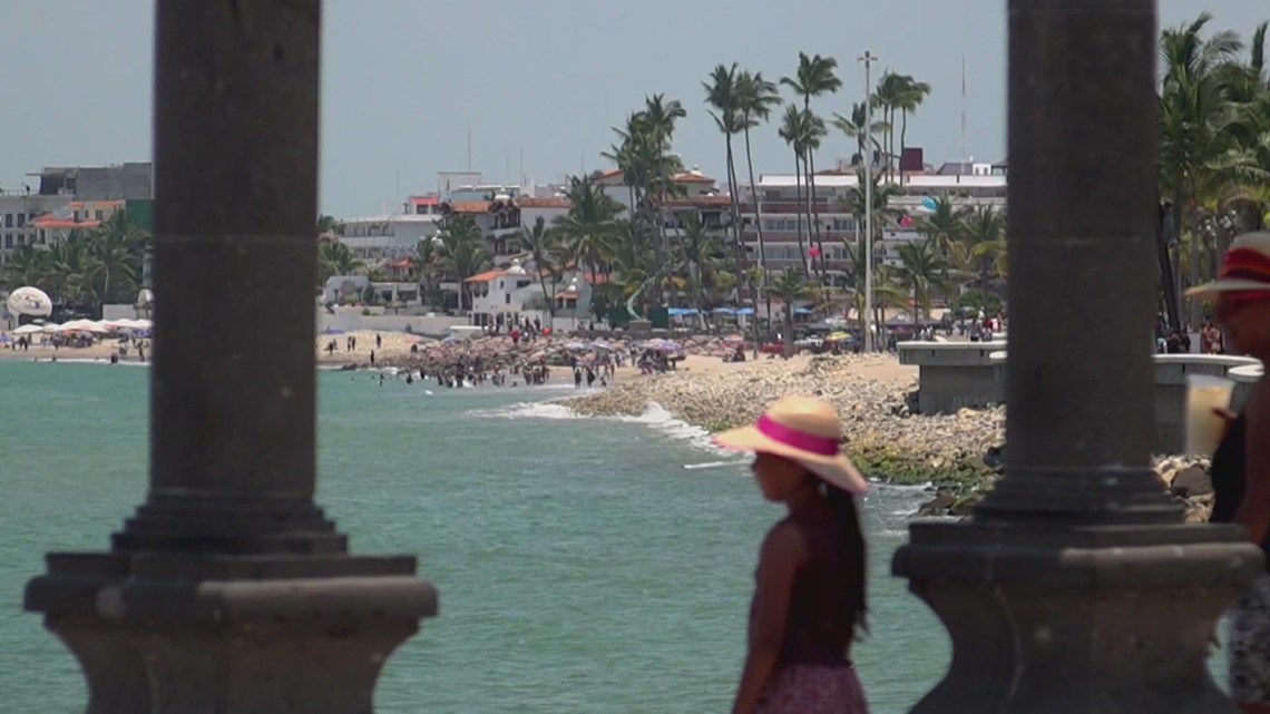 Book now, pay later? Credit card use up this summer | wfaa.com