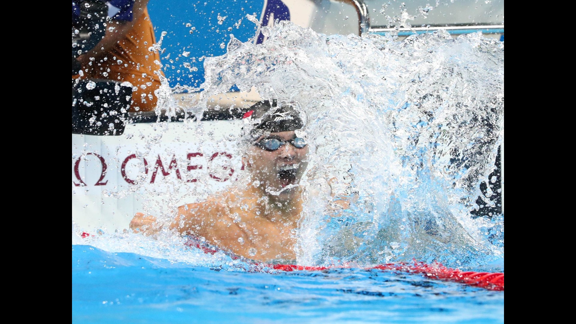 Olympic swimmer Ryan Lochte held up at gunpoint in Rio | wfaa.com