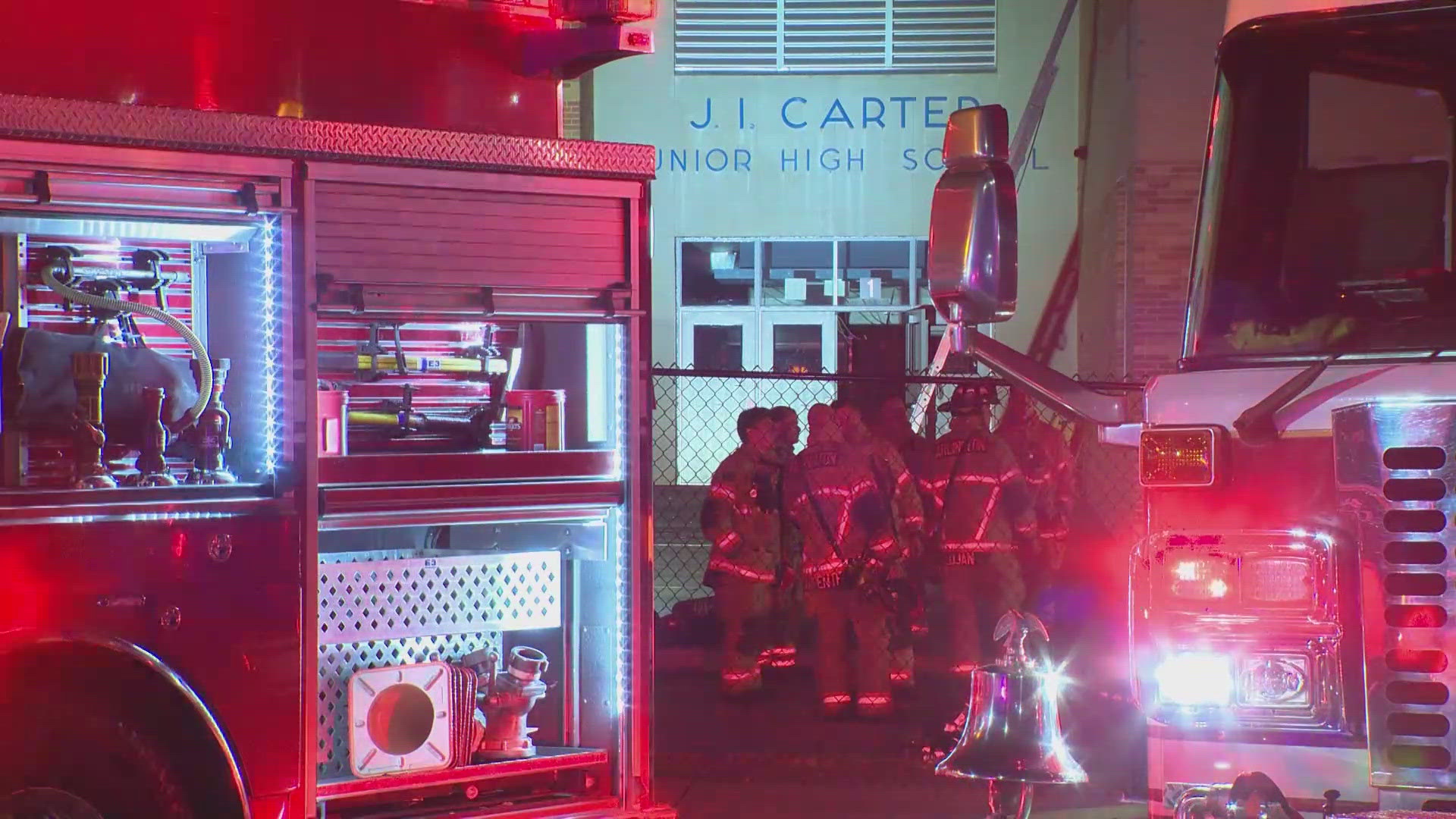 Authorities investigating 3-alarm fire at abandoned Arlington ISD ...