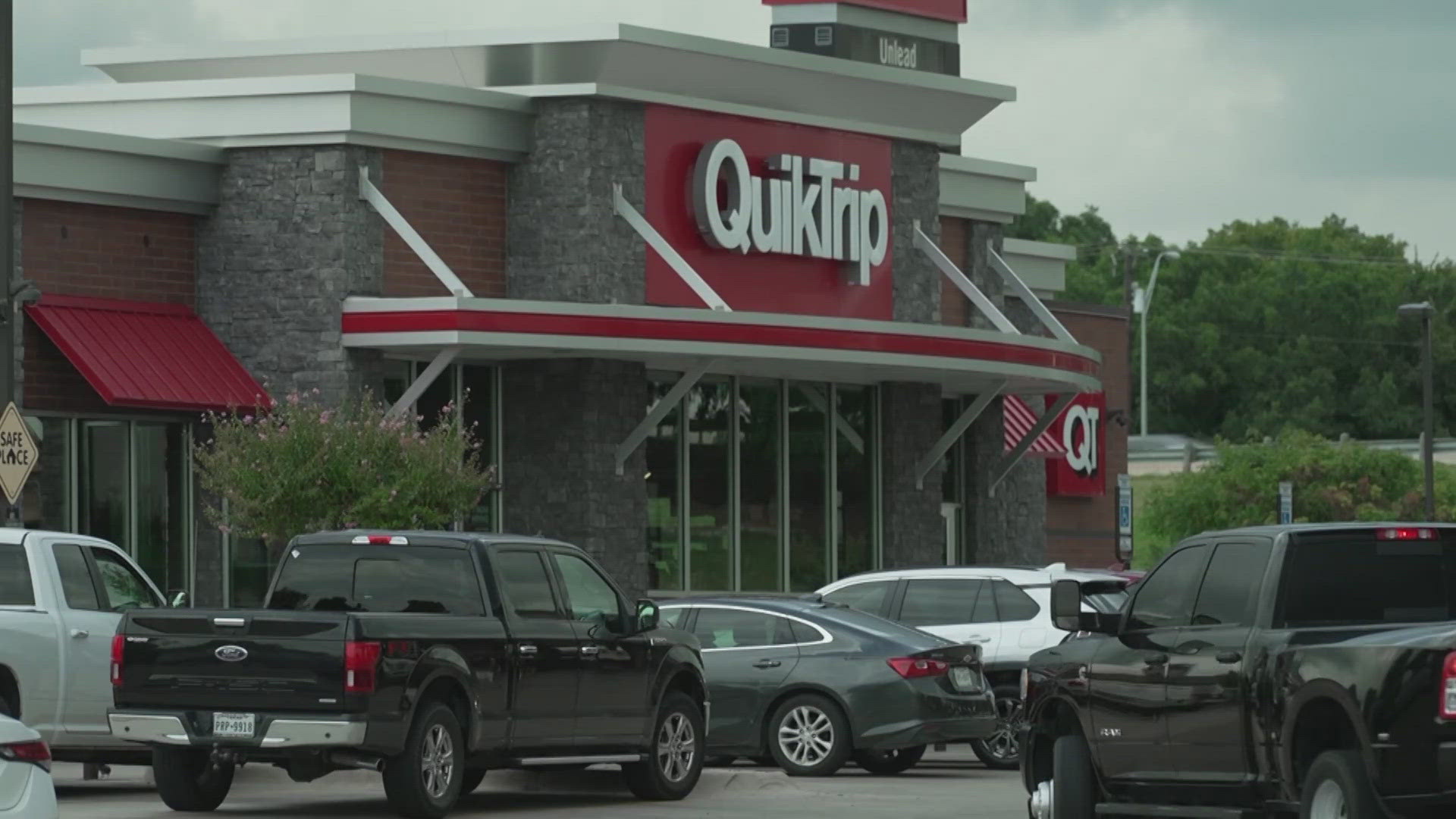 Armed man shot, killed at Grand Prairie gas station by officer, police ...