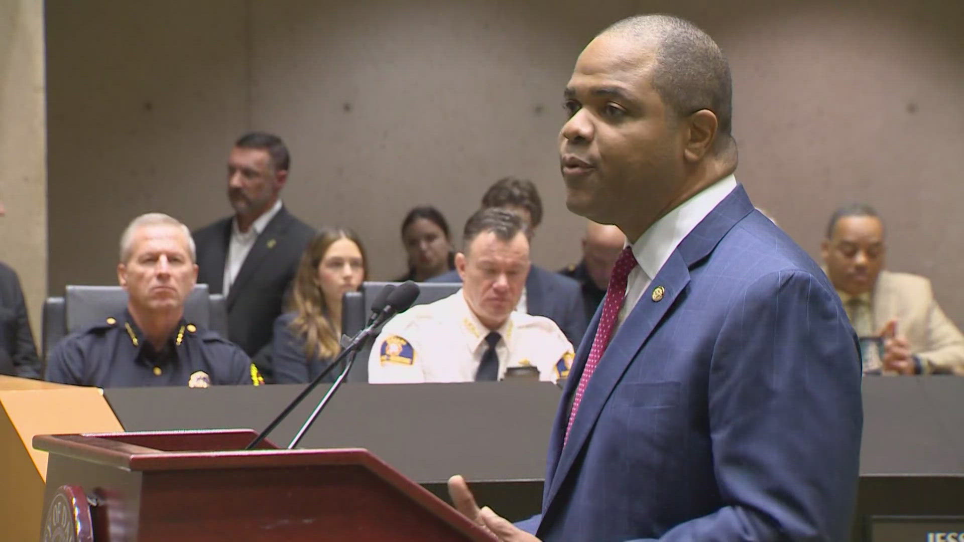 Dallas Mayor Eric Johnson denies resignation rumors | wfaa.com