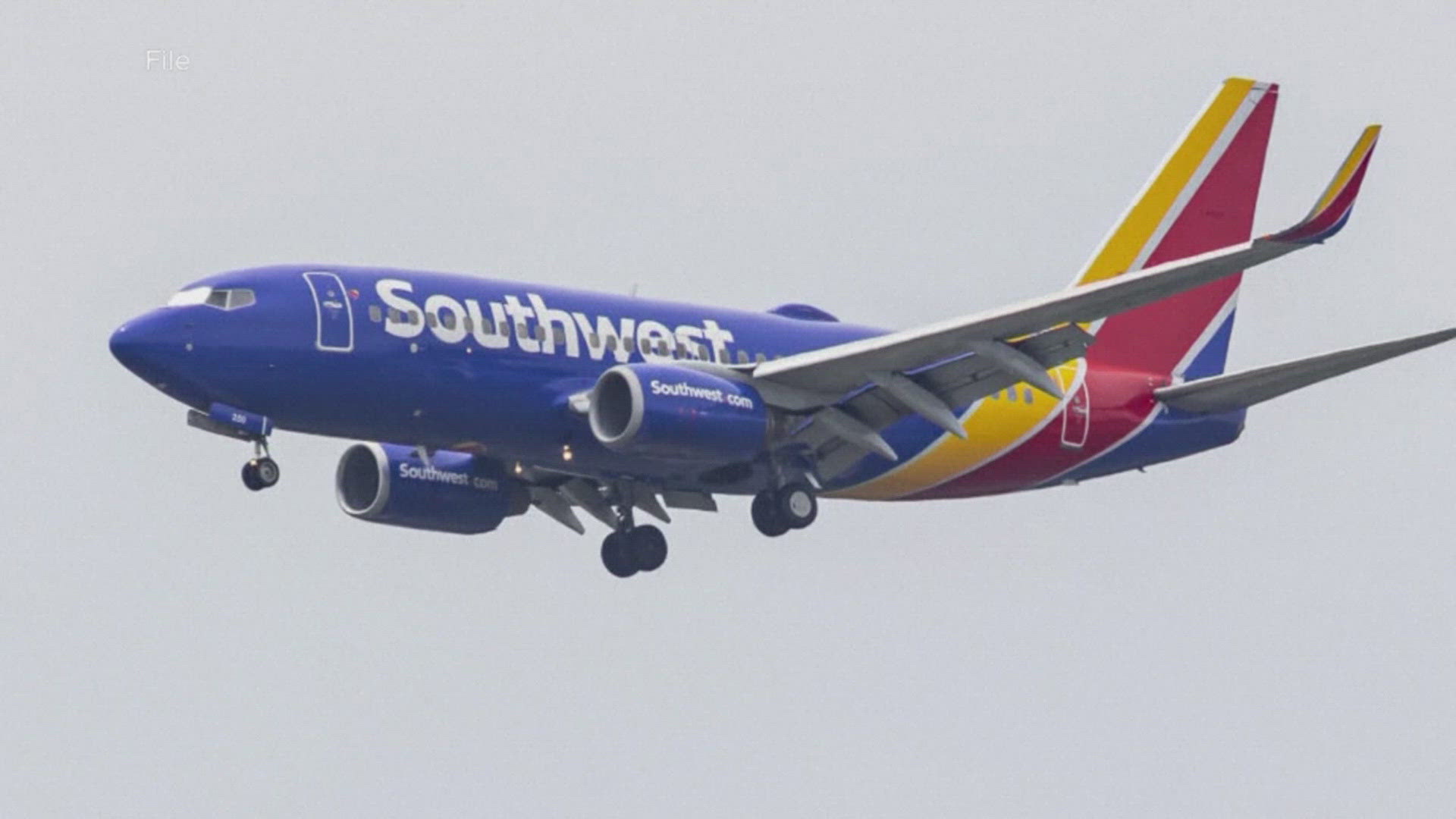 Southwest flight descends 475 feet to avoid collision, flight data ...