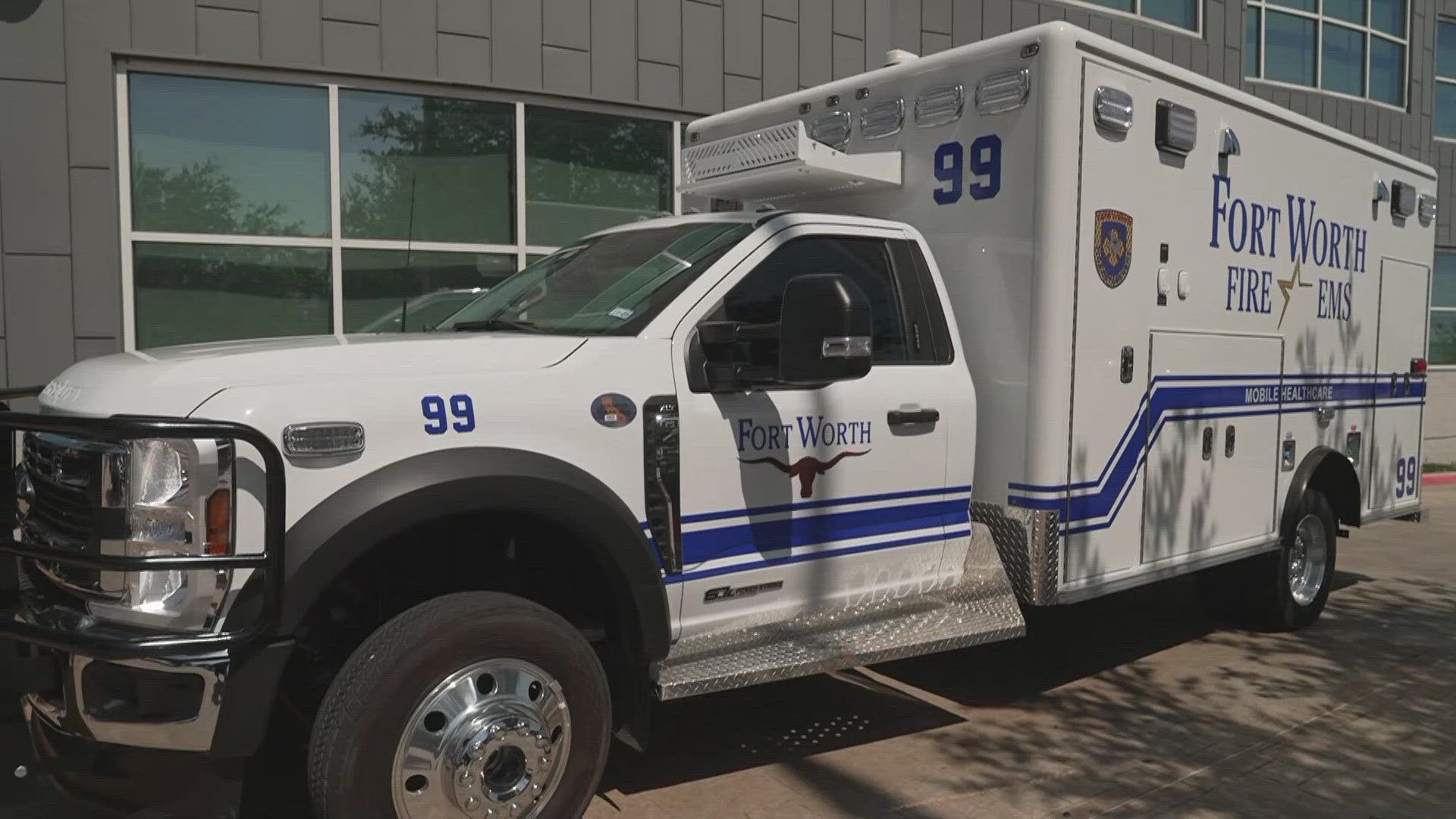 Fort Worth debuts new Fire/EMS communications center | wfaa.com