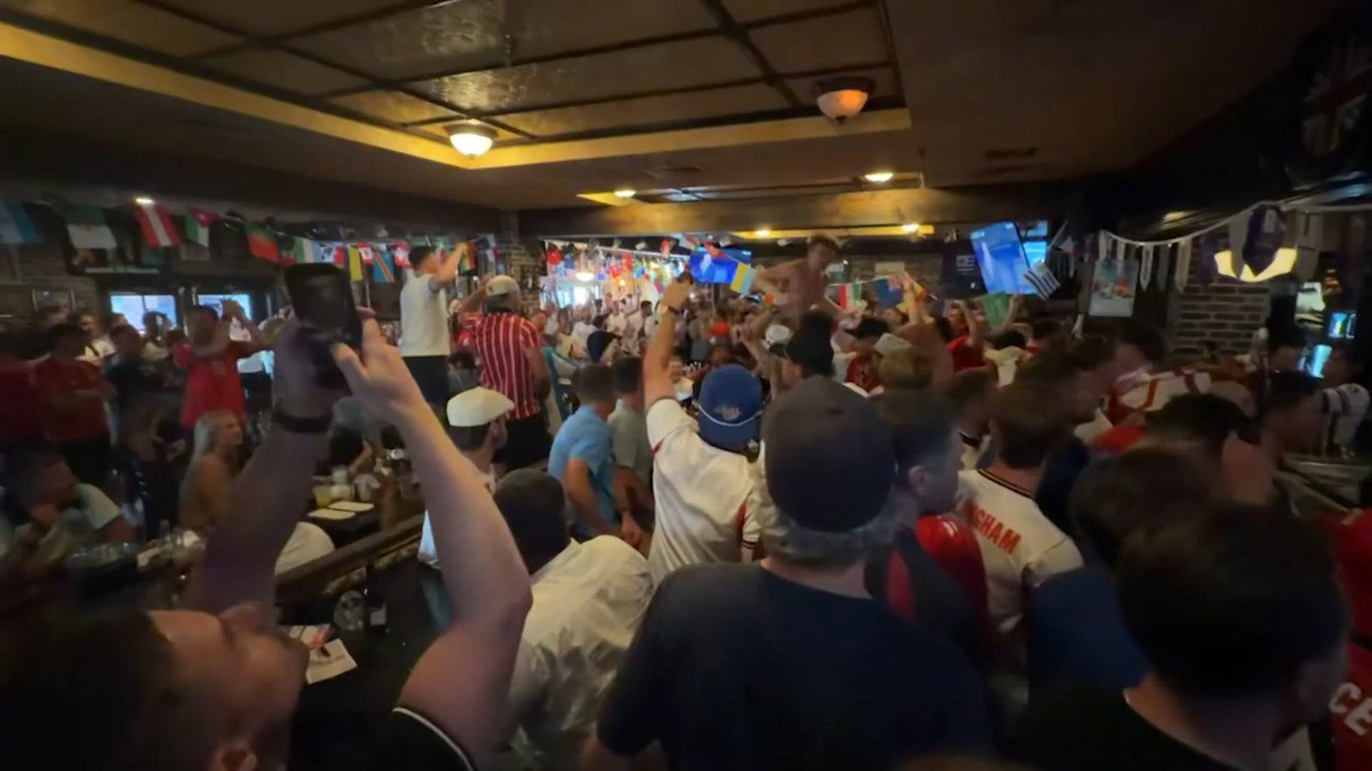 Londoner Pub in Dallas temporarily shut down after crowd causes damage ...