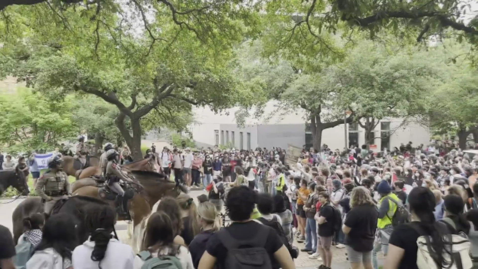 Protesters and police clash at the University of Texas at Austin | wfaa.com
