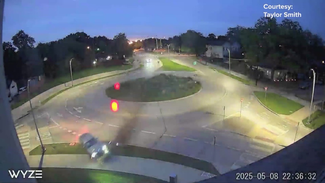 Walls go up around dangerous Dallas roundabout | wfaa.com