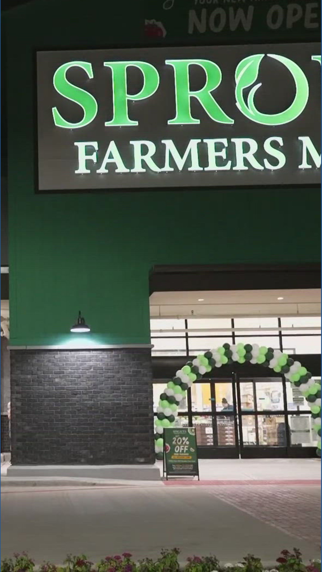 Sprouts grocery store opens in Dallas' Oak Cliff neighborhood | wfaa.com
