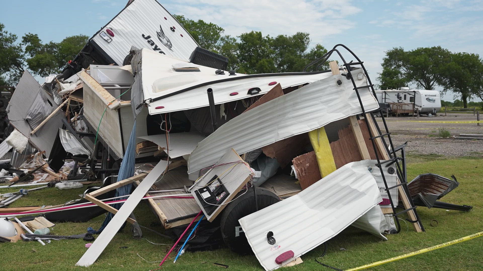 Severe weather flips mobile homes in Gunter | wfaa.com