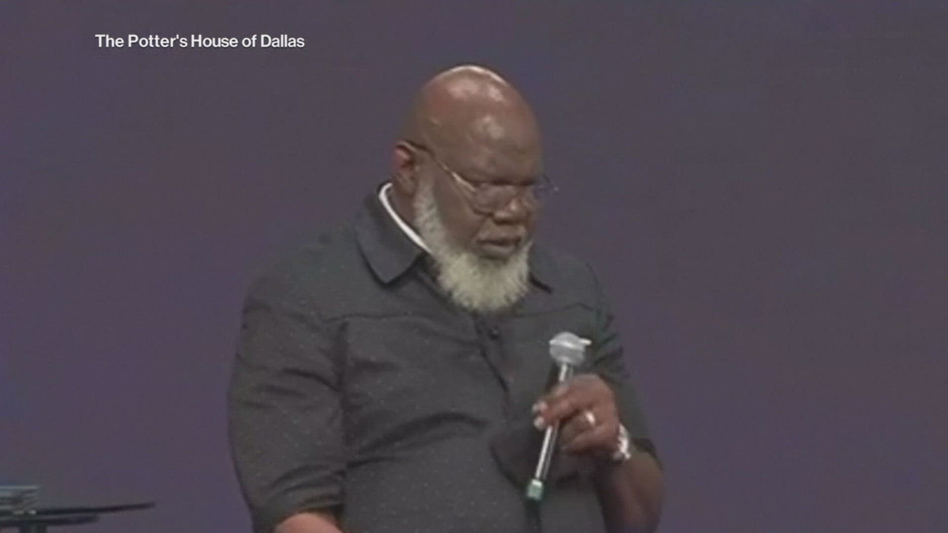 TD Jakes survives massive heart attack while preaching sermon | wfaa.com