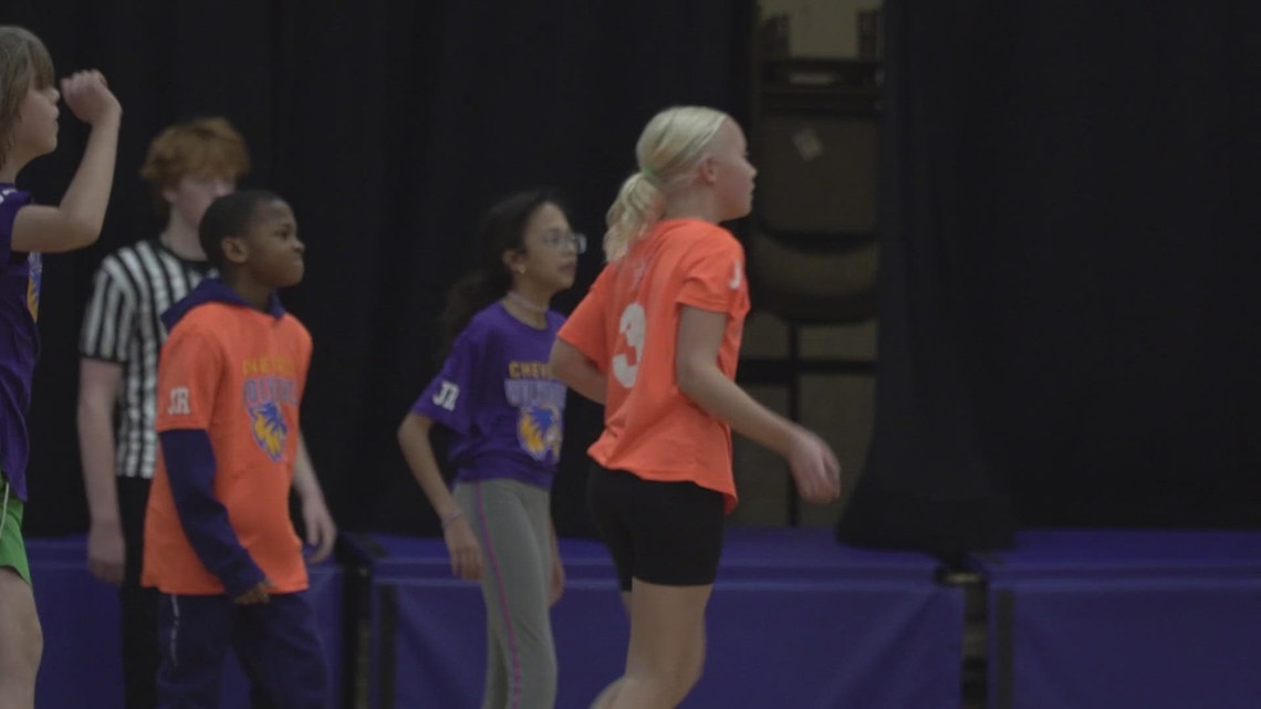Deaf basketball team nearly wins championship game | wfaa.com