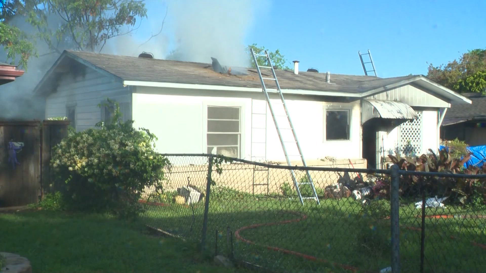 Firefighters battle Fort Worth house fire amid collapse concerns | wfaa.com