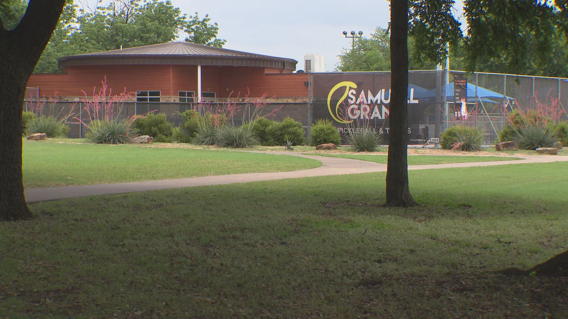 Dallas, TX: 1 shot, killed overnight near Samuell-Grand Park, police ...