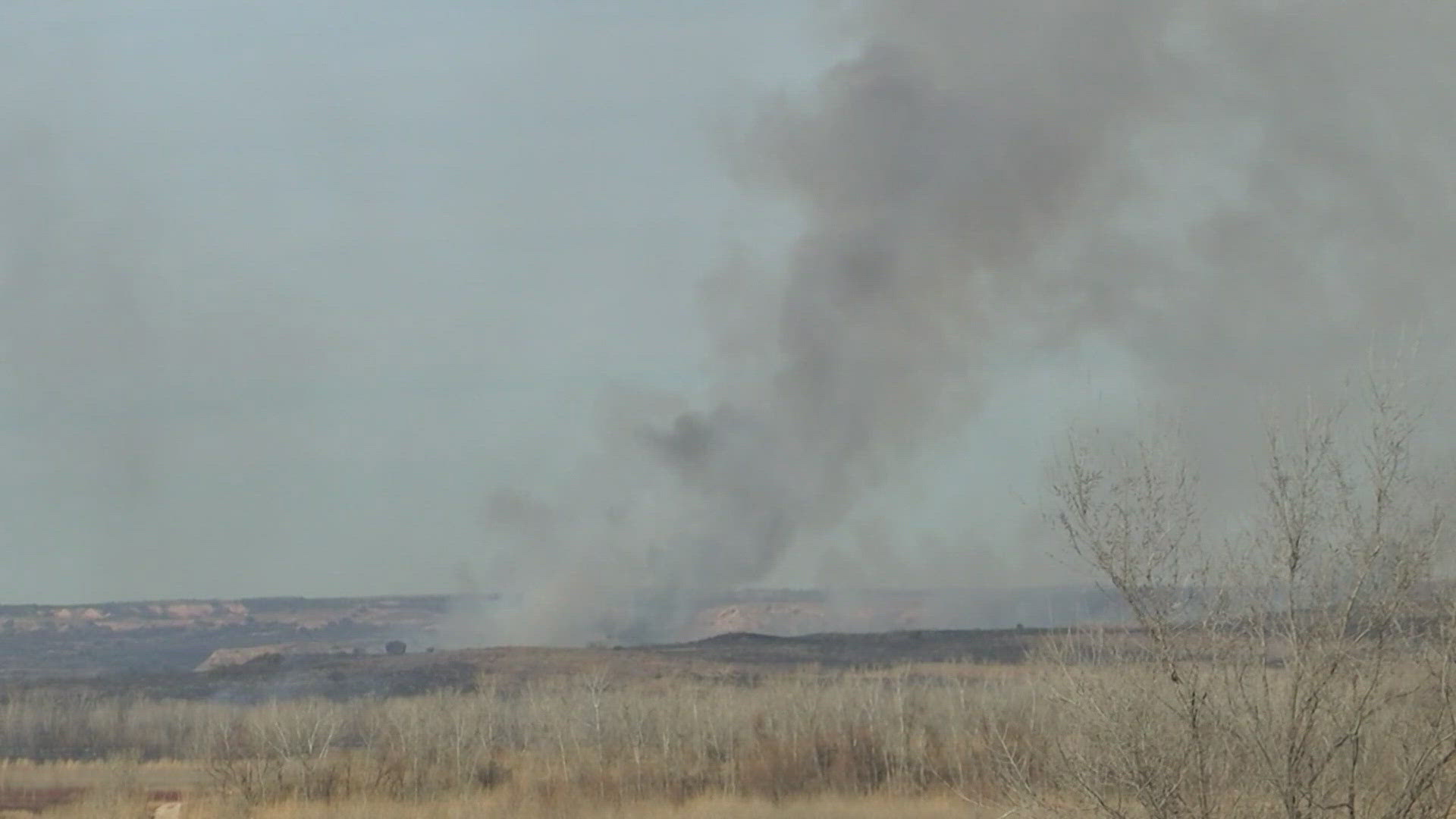 Texas Panhandle ranchers on edge as Lavender and 8 Ball fires burn ...