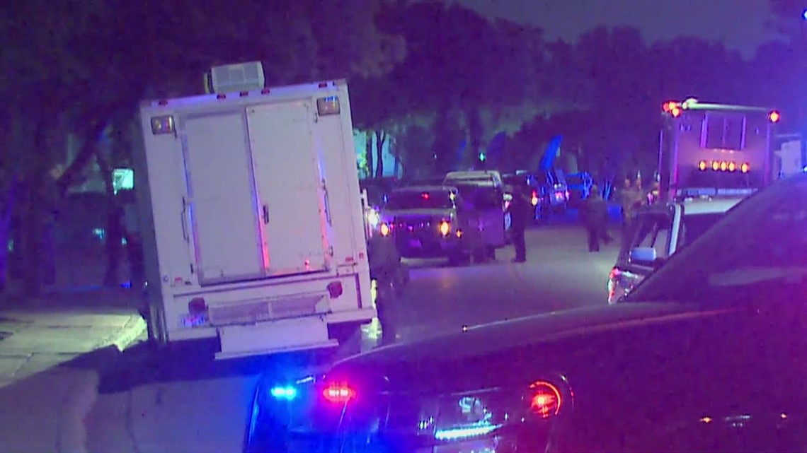 Fort Worth SWAT standoff: 1 arrested before, 2 others wanted | wfaa.com