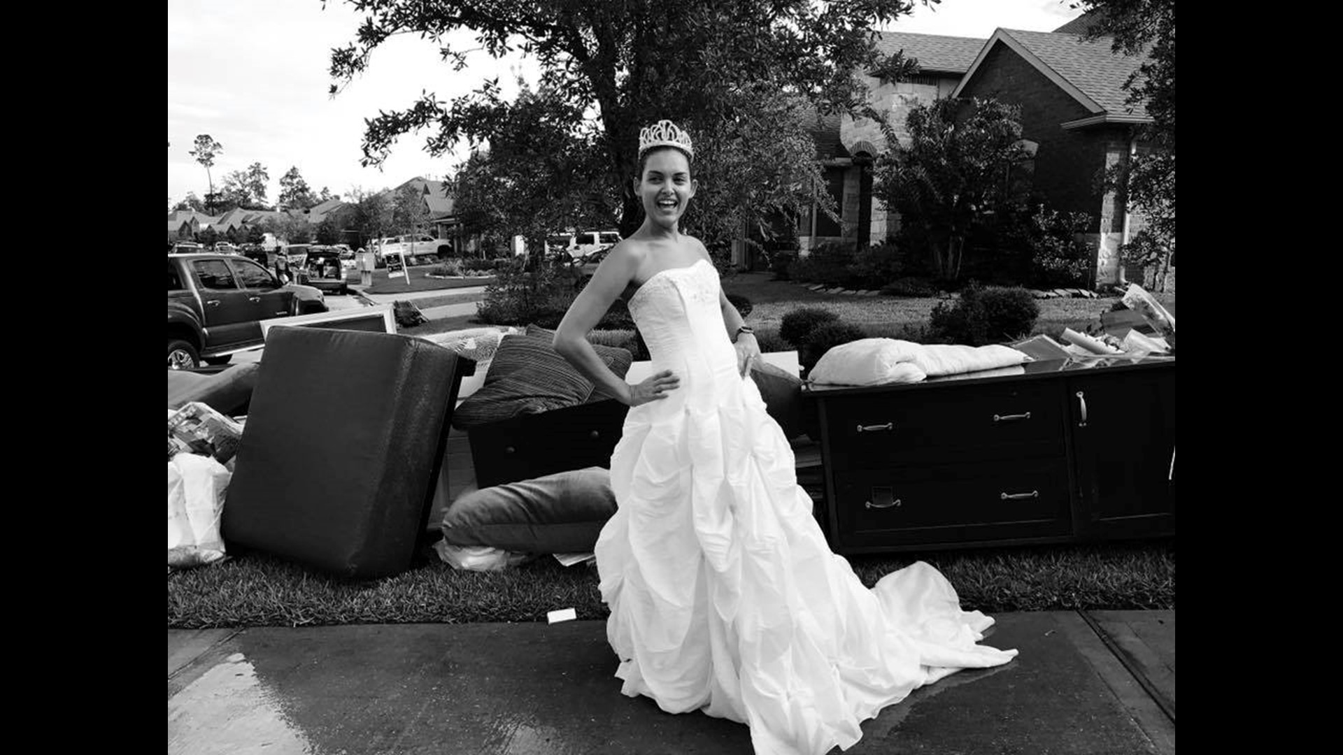 Photos: Impromptu photoshoot in a wet wedding dress | wfaa.com