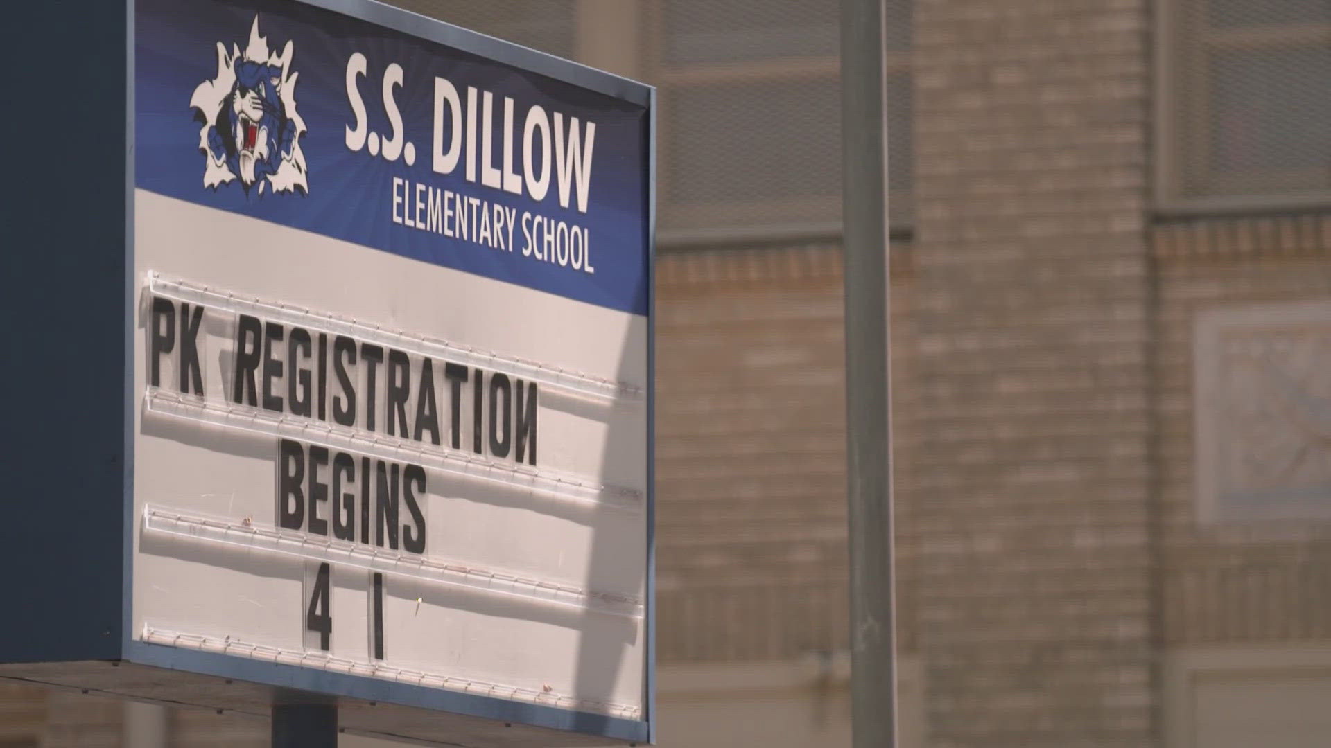 Parents anxious as Fort Worth school closure looms | wfaa.com