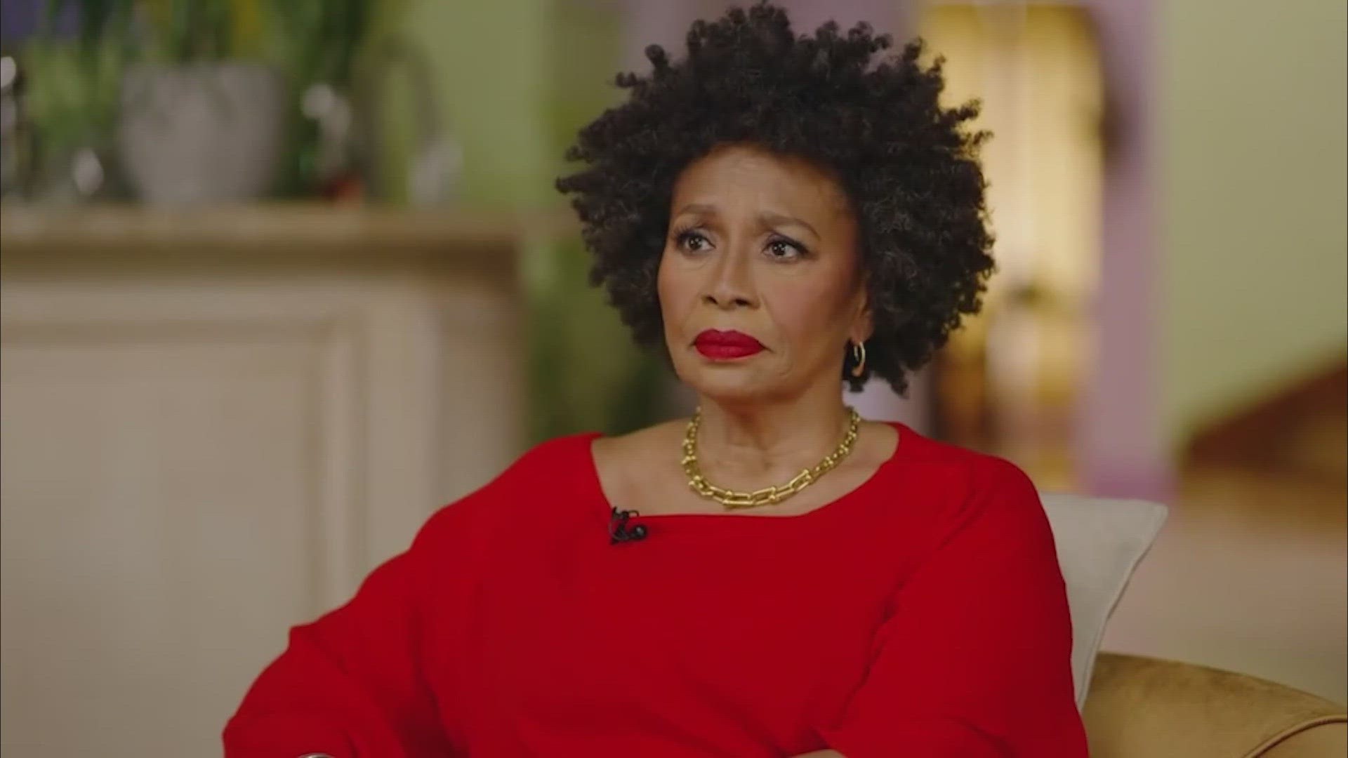 Jennifer Lewis speaks on injuries after 10-foot fall | wfaa.com