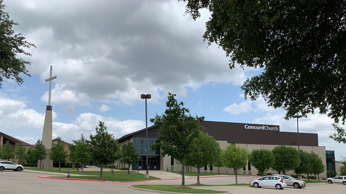 Texas pastor offers to pay for weddings for couples living together ...