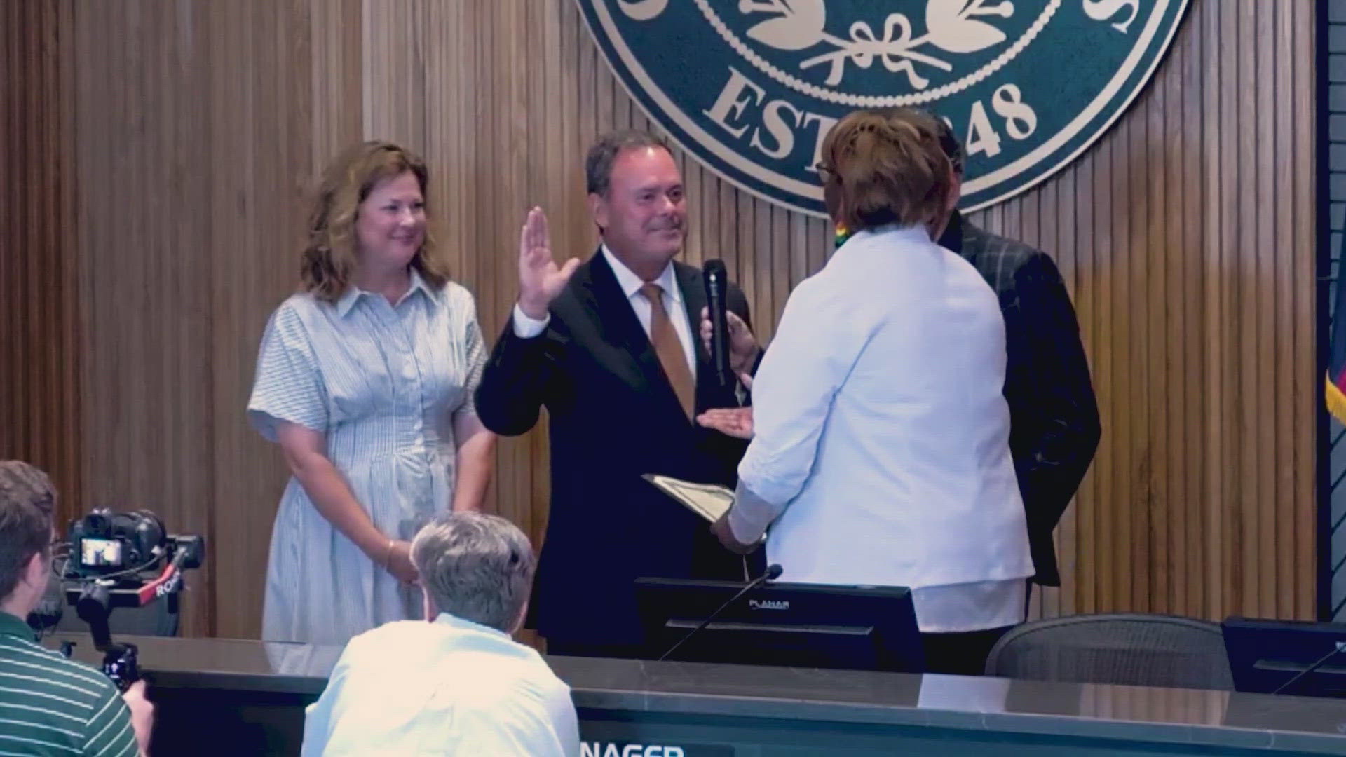 Bill Cox sworn in as McKinney mayor, eyes growth challenges | wfaa.com