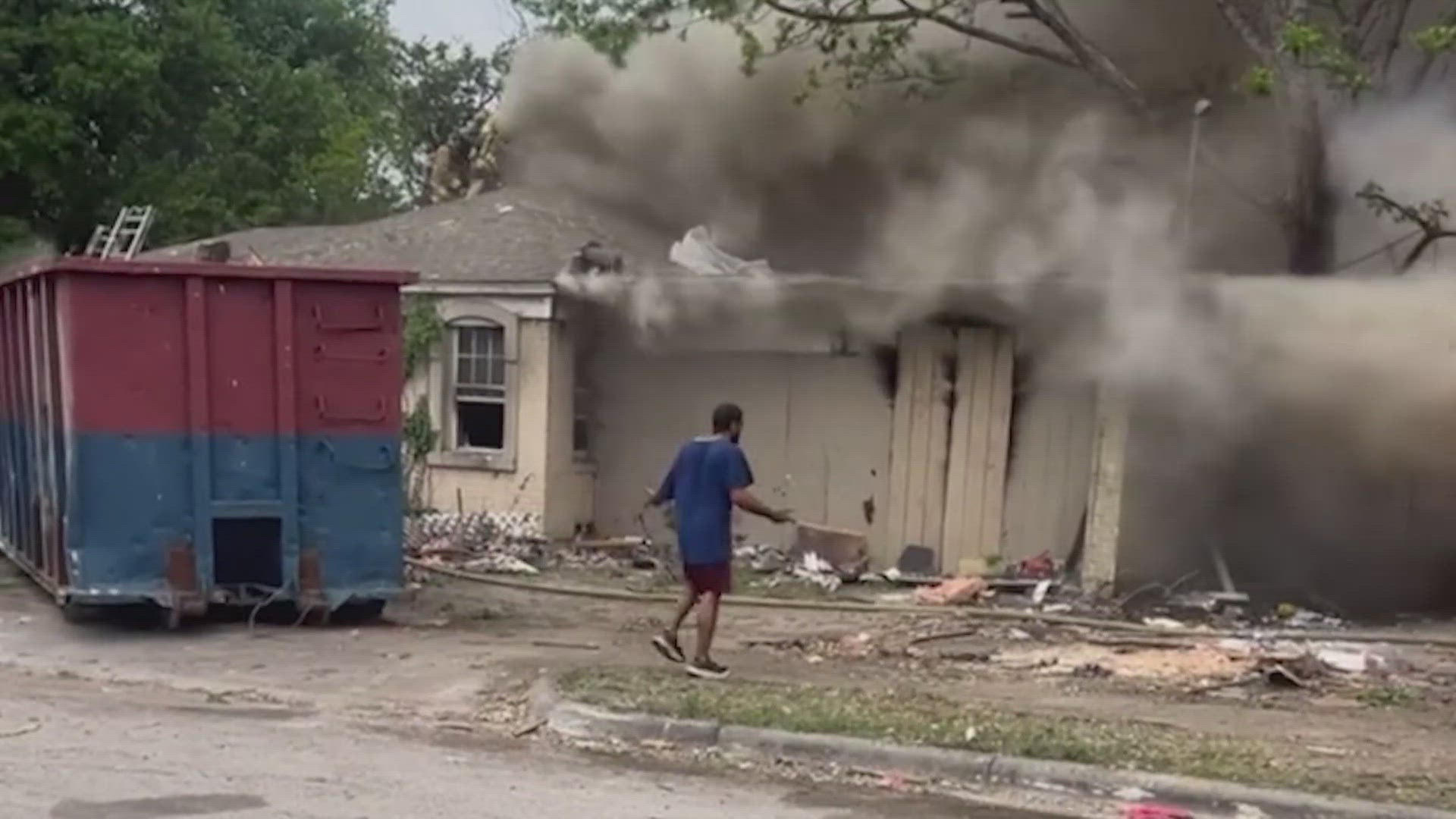 Dallas, Texas fire on Durango Drive: 6 firefighters taken to hospital ...
