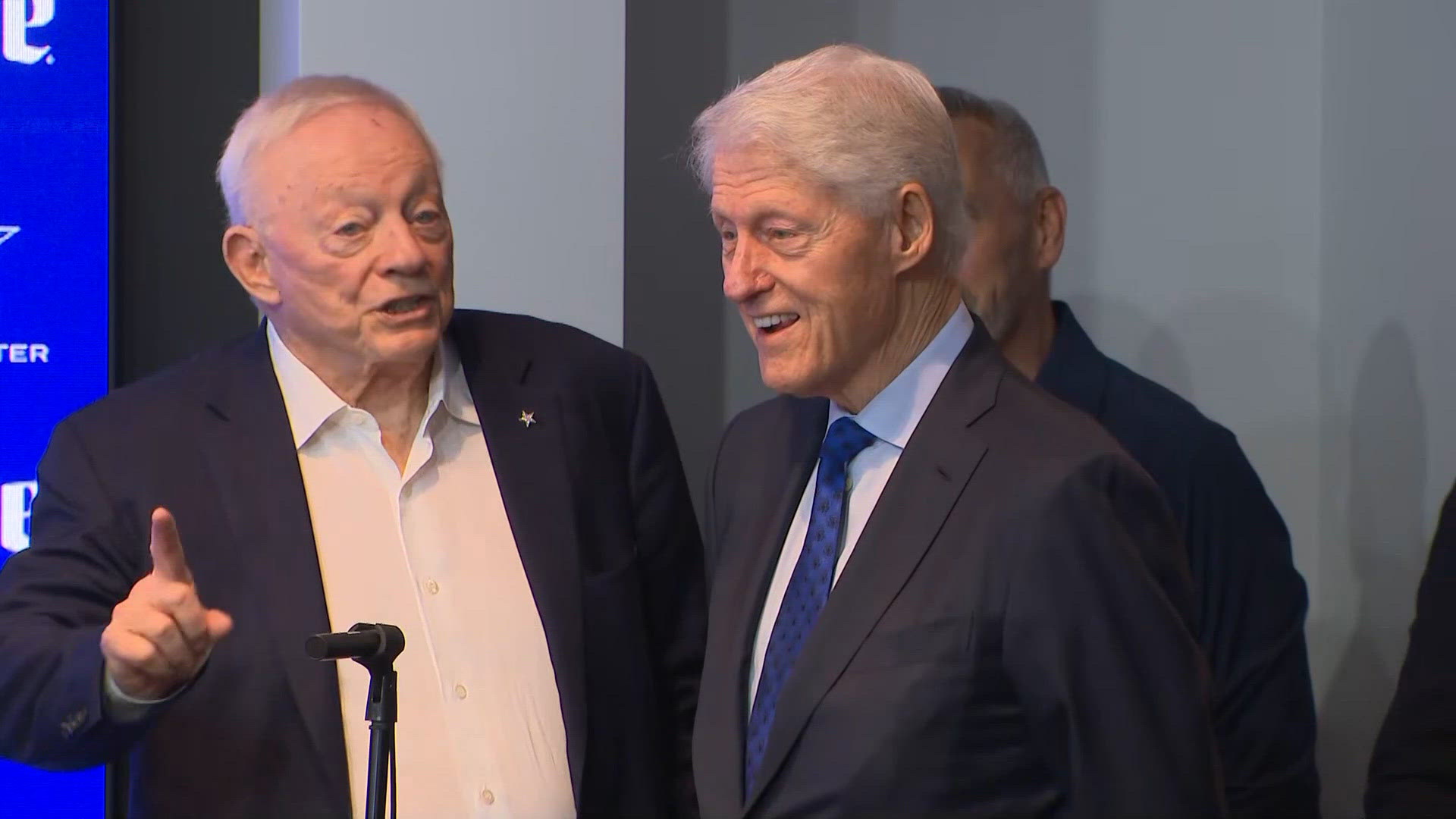 President Clinton makes surprise appearance at Cowboys pre-draft press ...