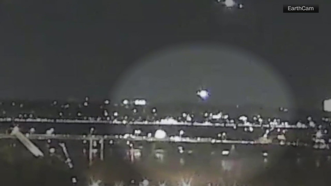 Military helicopter and American Airlines plane crash investigation ...
