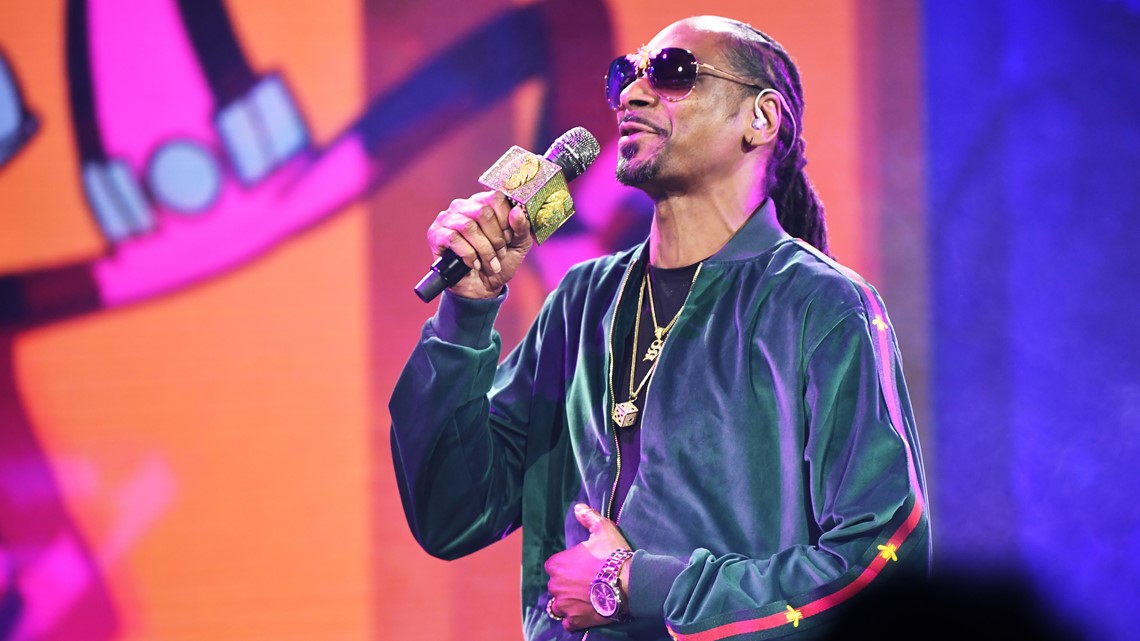 Snoop Dogg breaks Guinness World Record for largest gin and juice ...