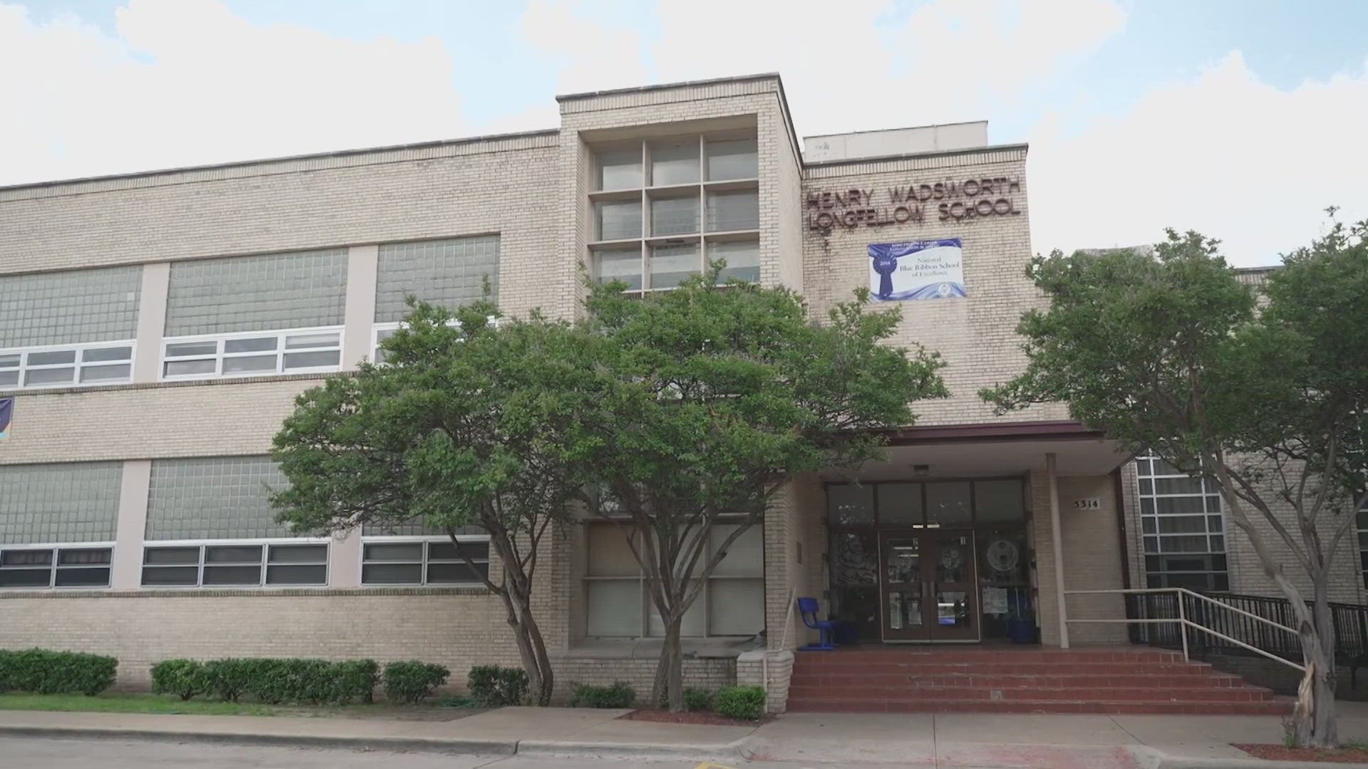Longfellow Academy bids farewell to historic building | wfaa.com