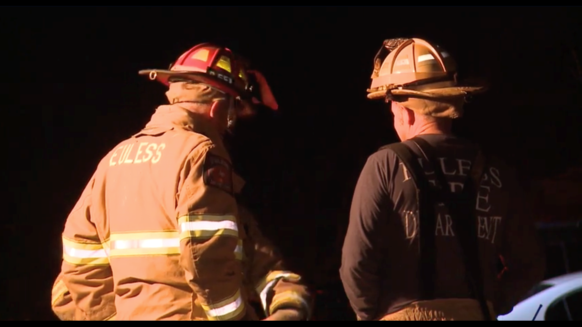Firefighters rescue Euless man from roof during house fire, officials ...