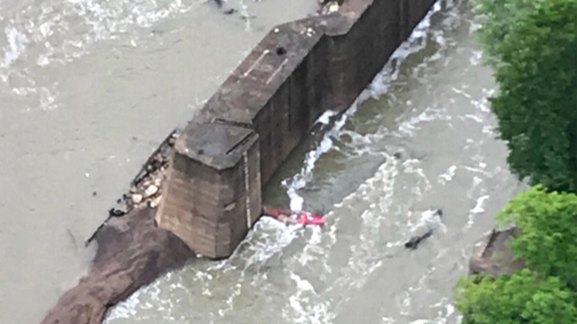 Dallas Police helicopter makes risky landing to save stranded kayaker ...