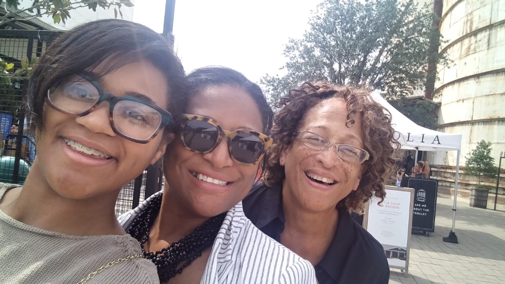 DeSoto teen wins entrepreneurial competition for business she started ...