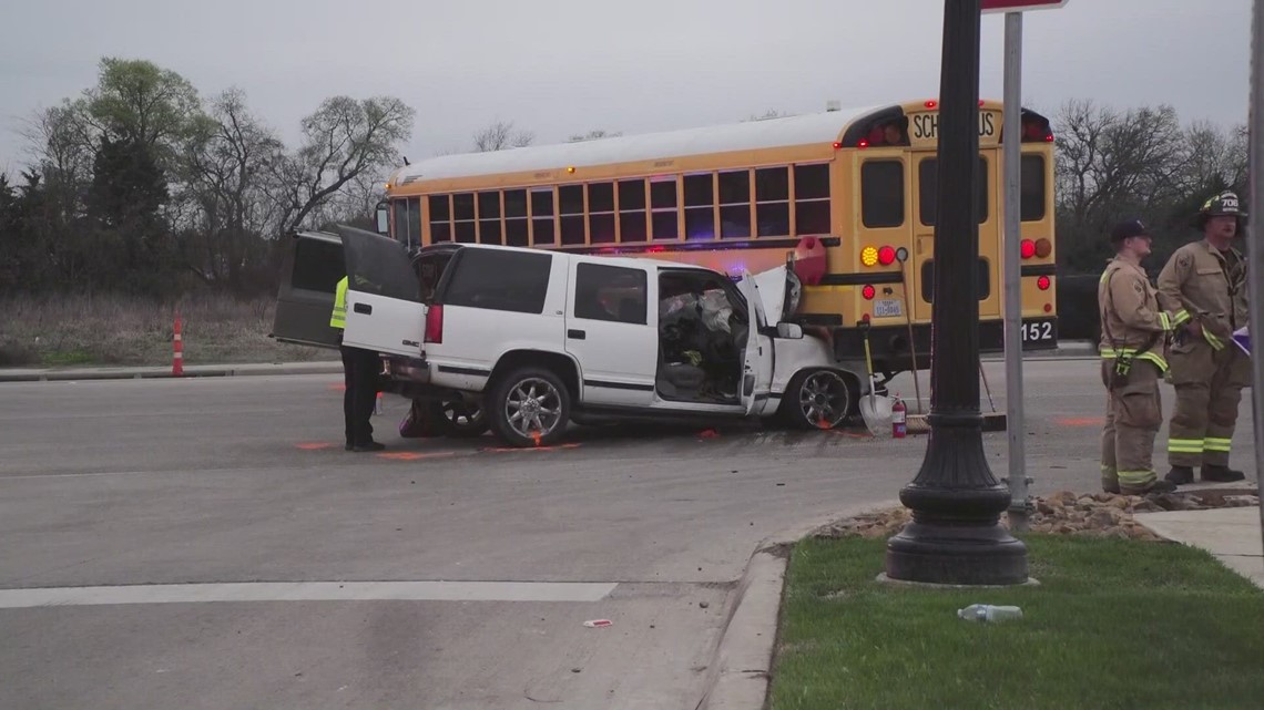 SUV driver, school kids injured in Texas school bus crash | wfaa.com