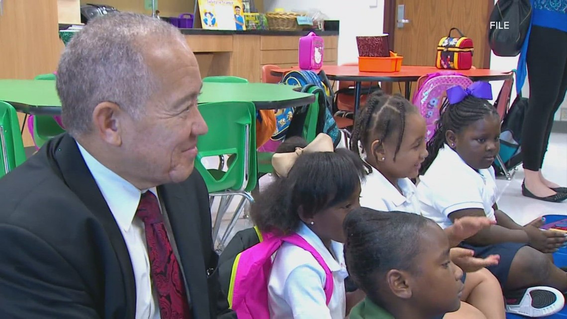 Former Dallas ISD superintendent named new HISD leader | wfaa.com