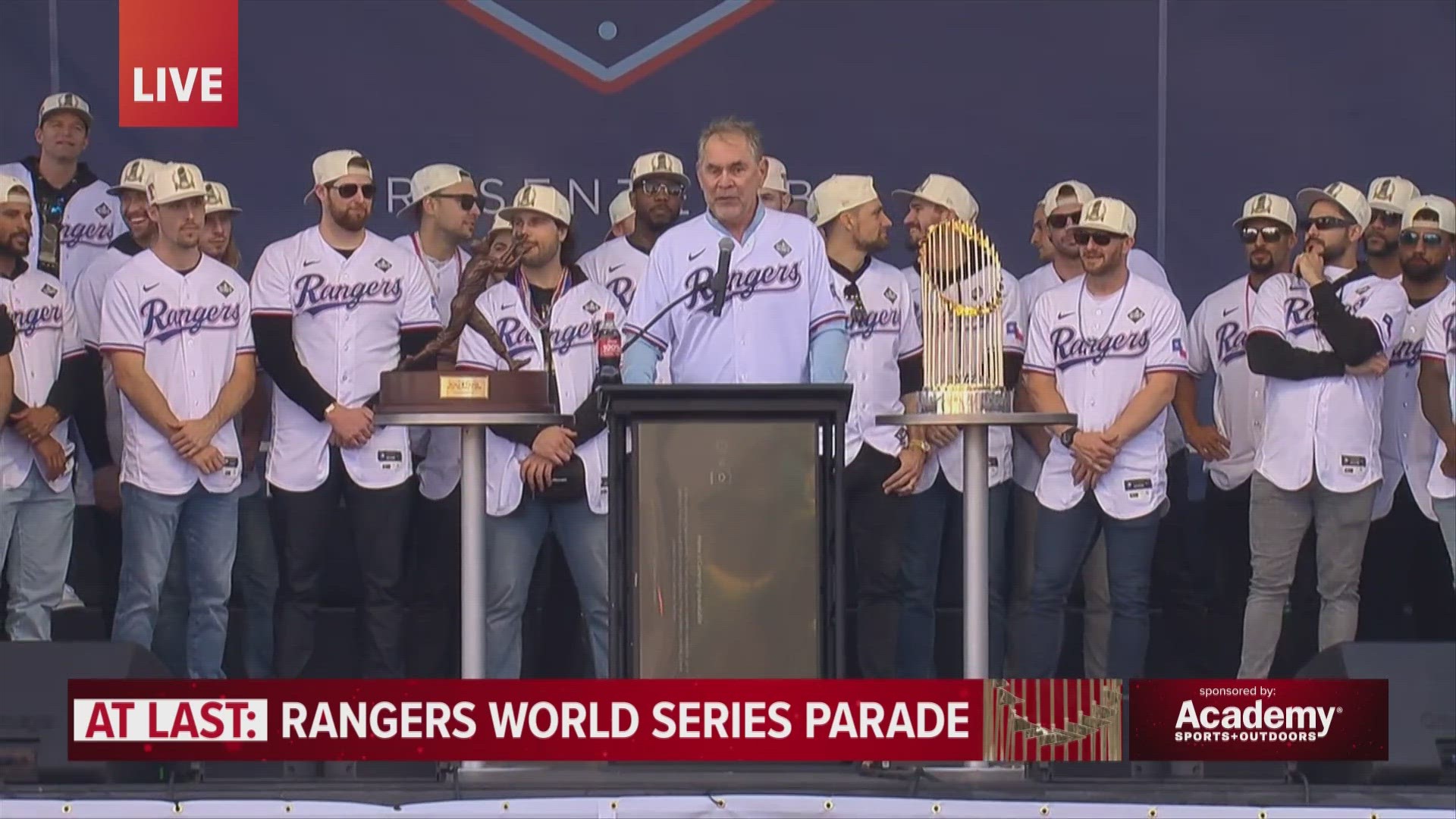 Bruce Bochy spoke on stage at the Texas Rangers 2023 World Series parade | wfaa.com