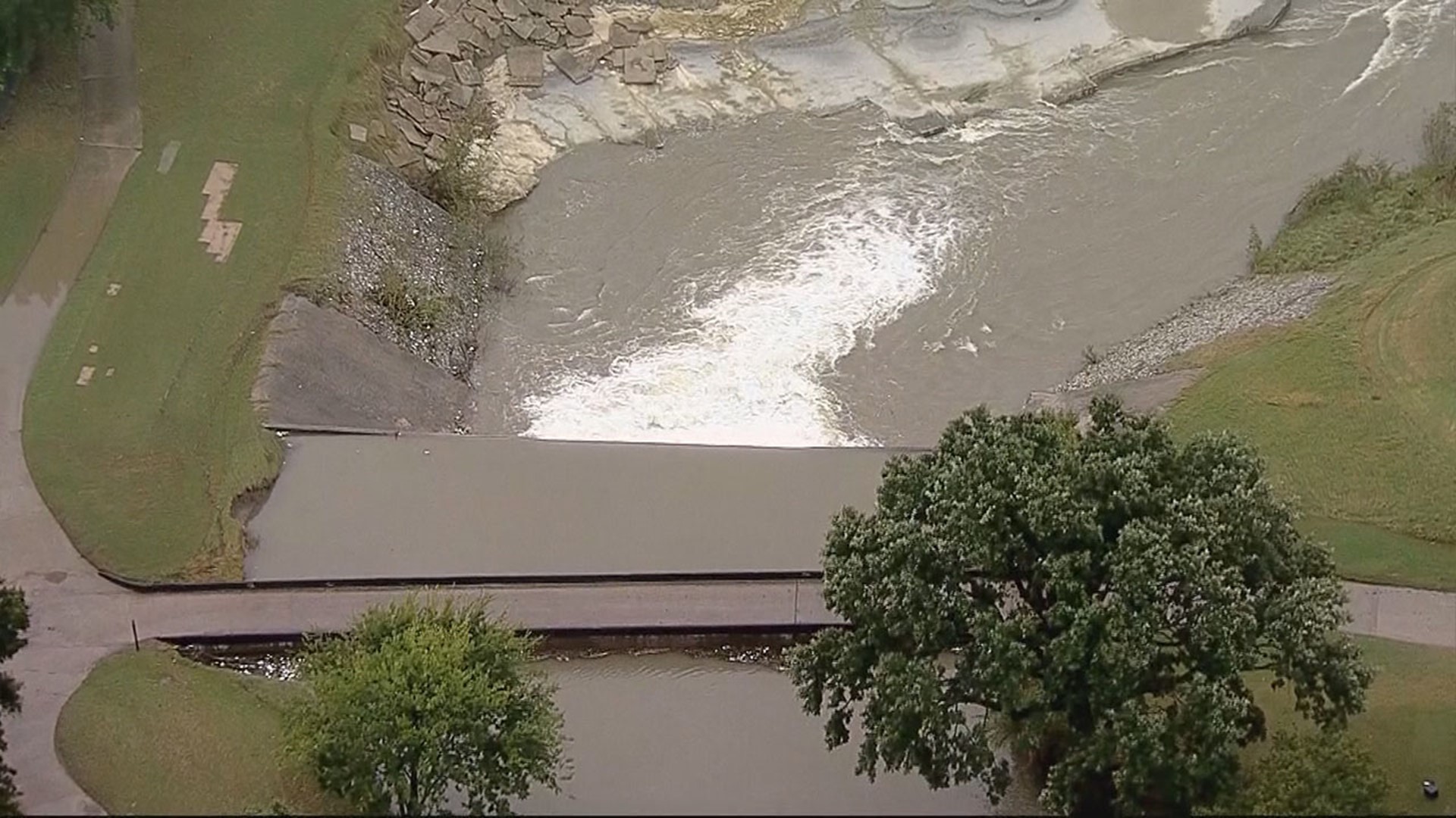 The gross side of flooding in DFW: Sewage overflow | wfaa.com