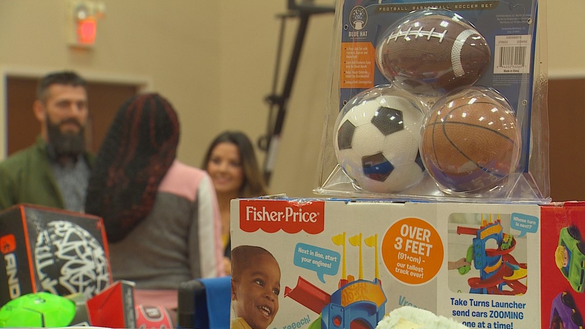 Santa's Helpers: Sharing Burdens and Blessings | wfaa.com