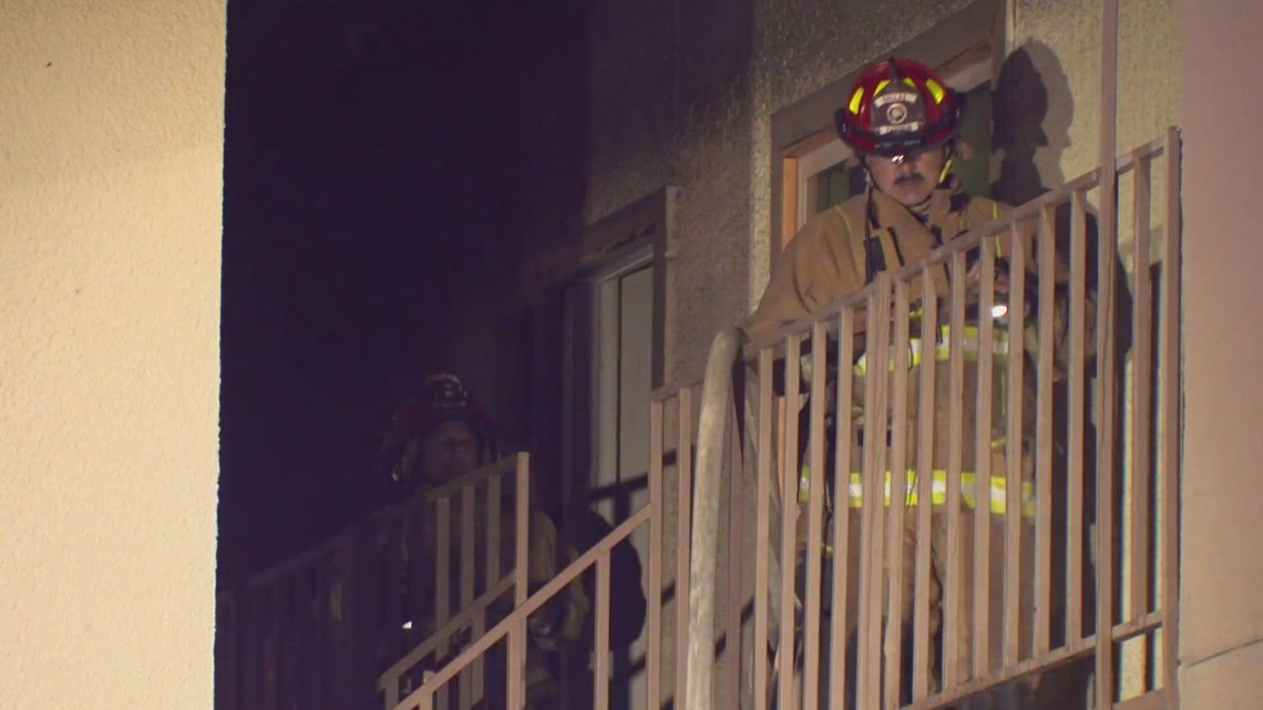 Dallas apartment fire hospitalizes firefighter | wfaa.com