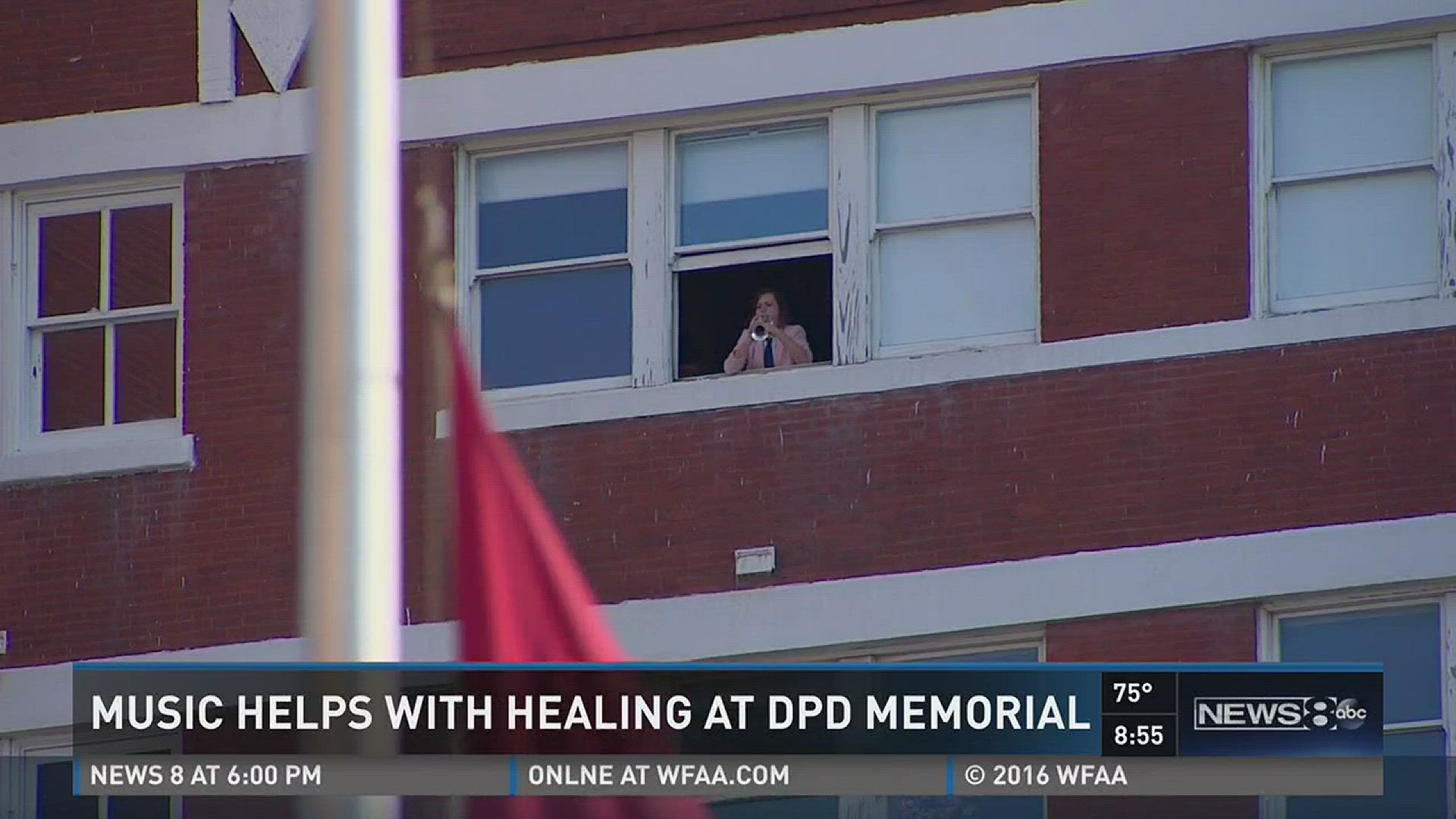 Woman plays trumpet from loft for mourners at Dallas PD memorial | wfaa.com