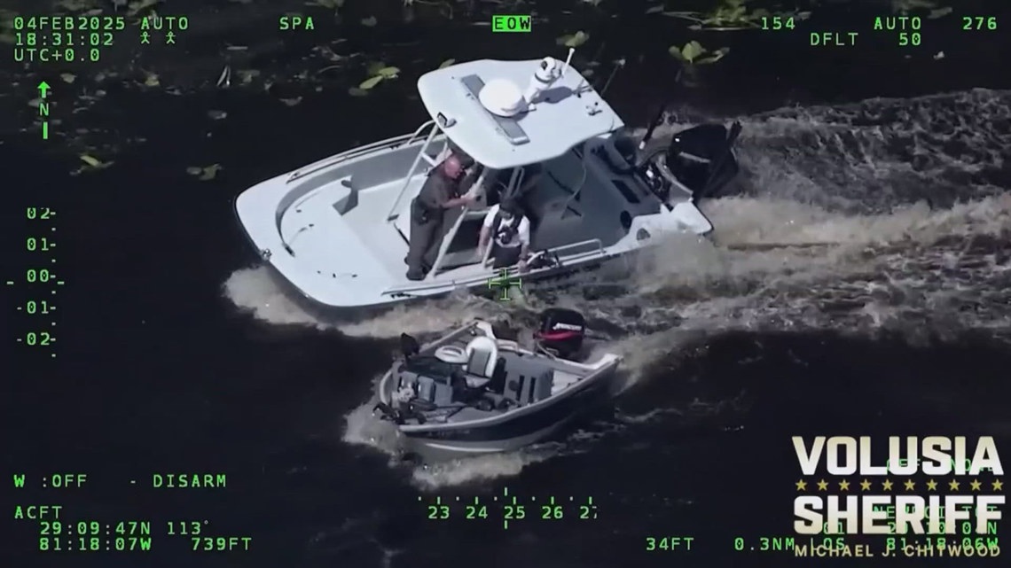 Video shows rescuer in Florida jump onto moving boat to save someone ...