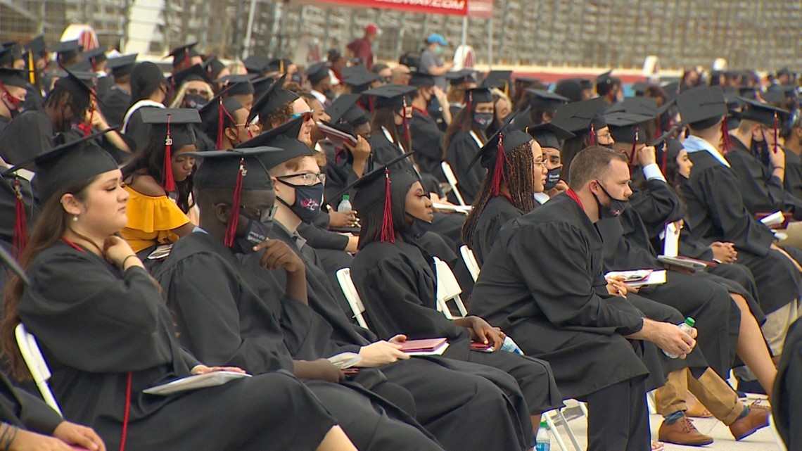 Storms threaten graduation ceremonies at Texas Motor Speedway | wfaa.com