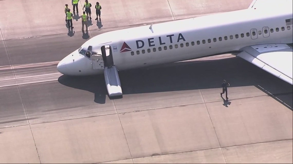 Delta pilot safely lands jet without nose gear at Charlotte airport ...