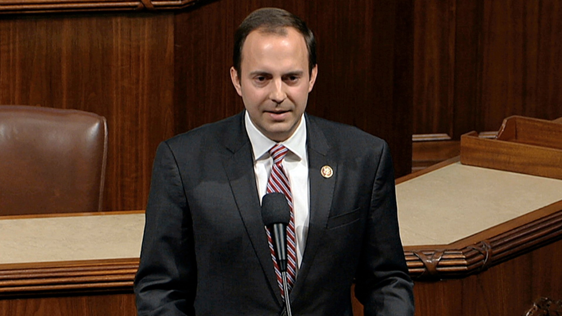 Texas congressman yanks sign away from Democrat as Trump arrives for ...